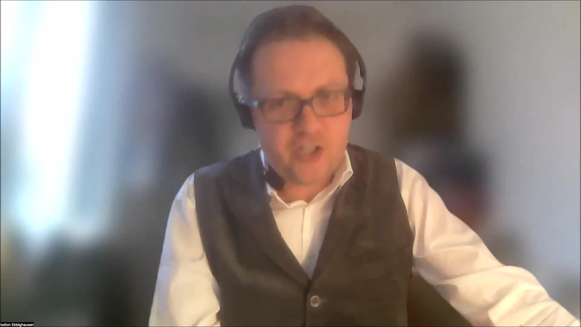 Dr. Rodion Ebbighausen: "Waving flags and claiming waves: How ...